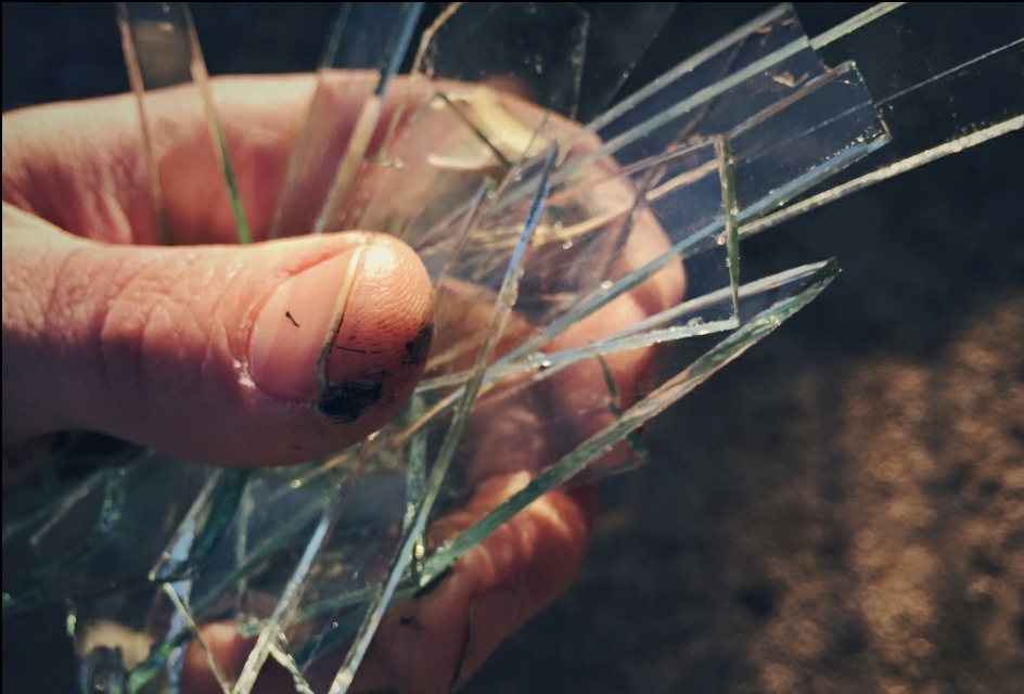 Dangers of Aquarium Glass: What Happens If You Get Injured?