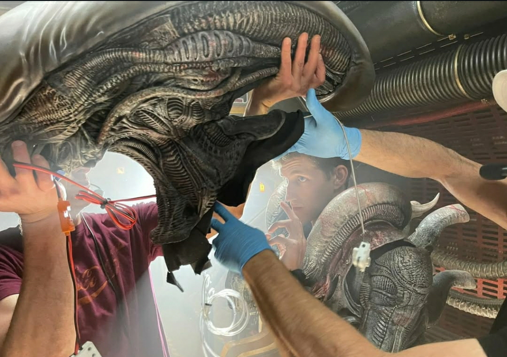 Rare Alien: Romulus Xenomorph suit VFX set photos shared by Trevor Newlin!