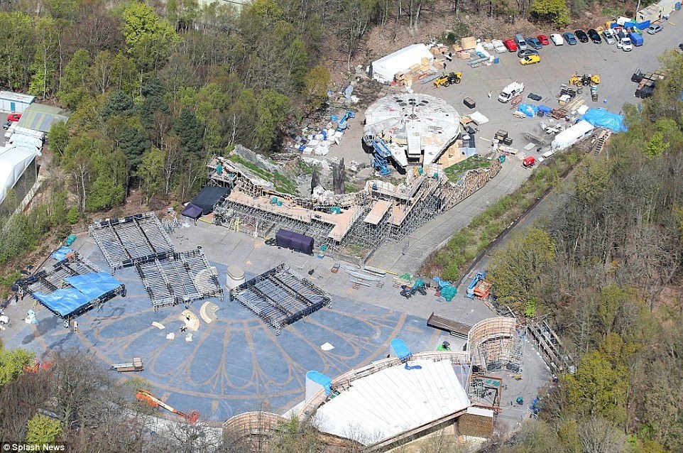 Star Wars Episode VIII Anch-To set at Pinewood Studios 06 - Star Wars ...