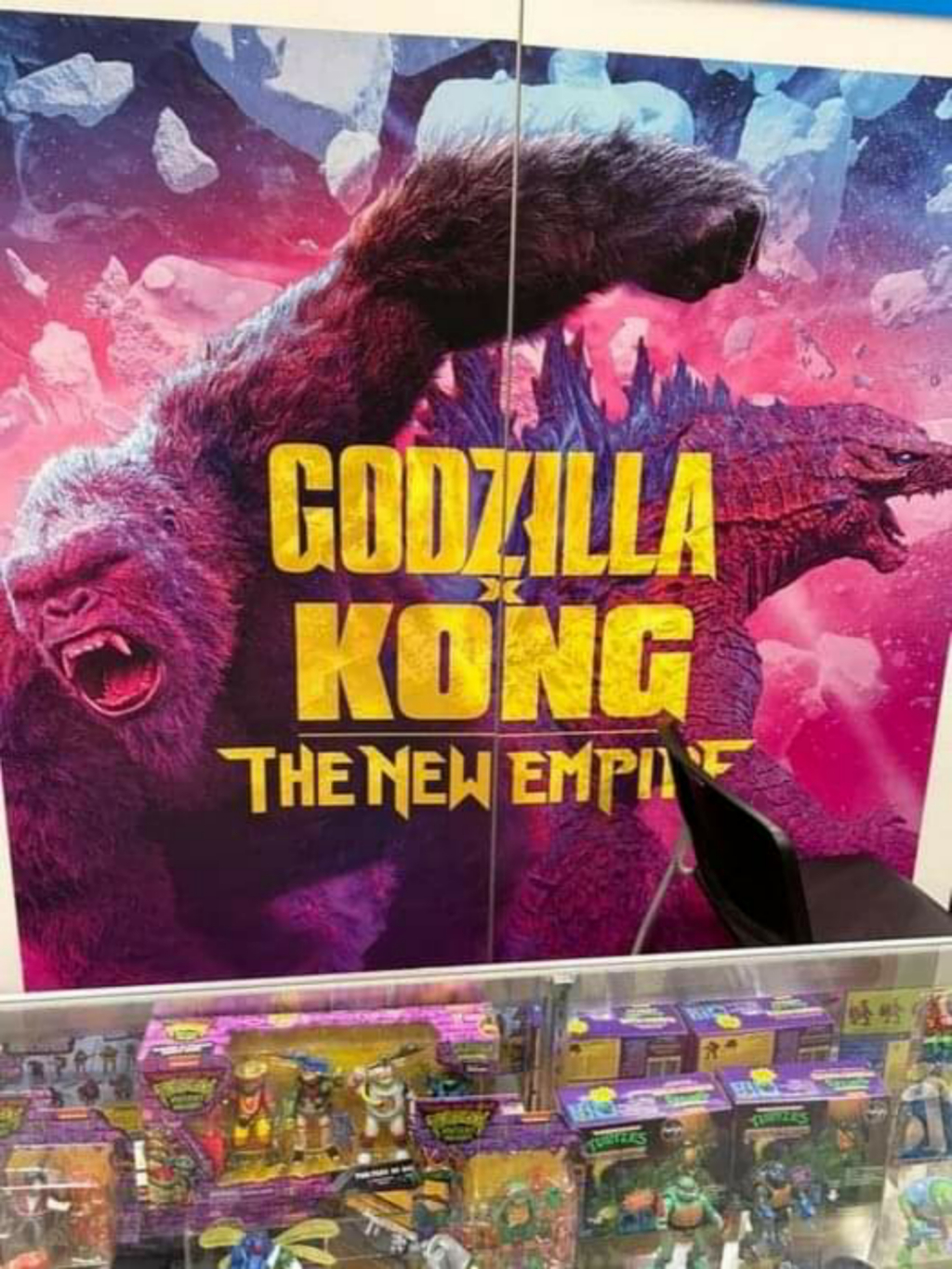 New Godzilla x Kong: The New Empire promotional artwork spotted!